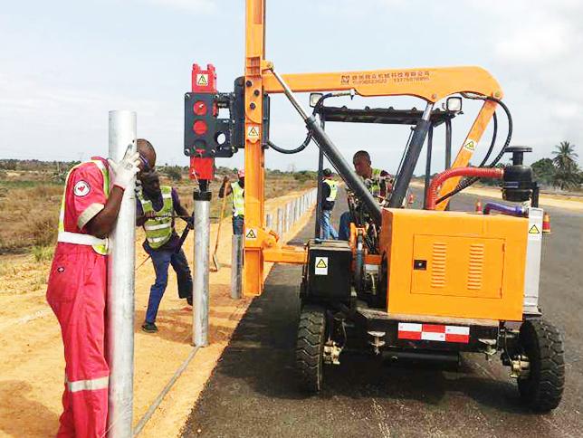 Wheel type guardrail installation YC260 hydraulic hammer pile driving ...